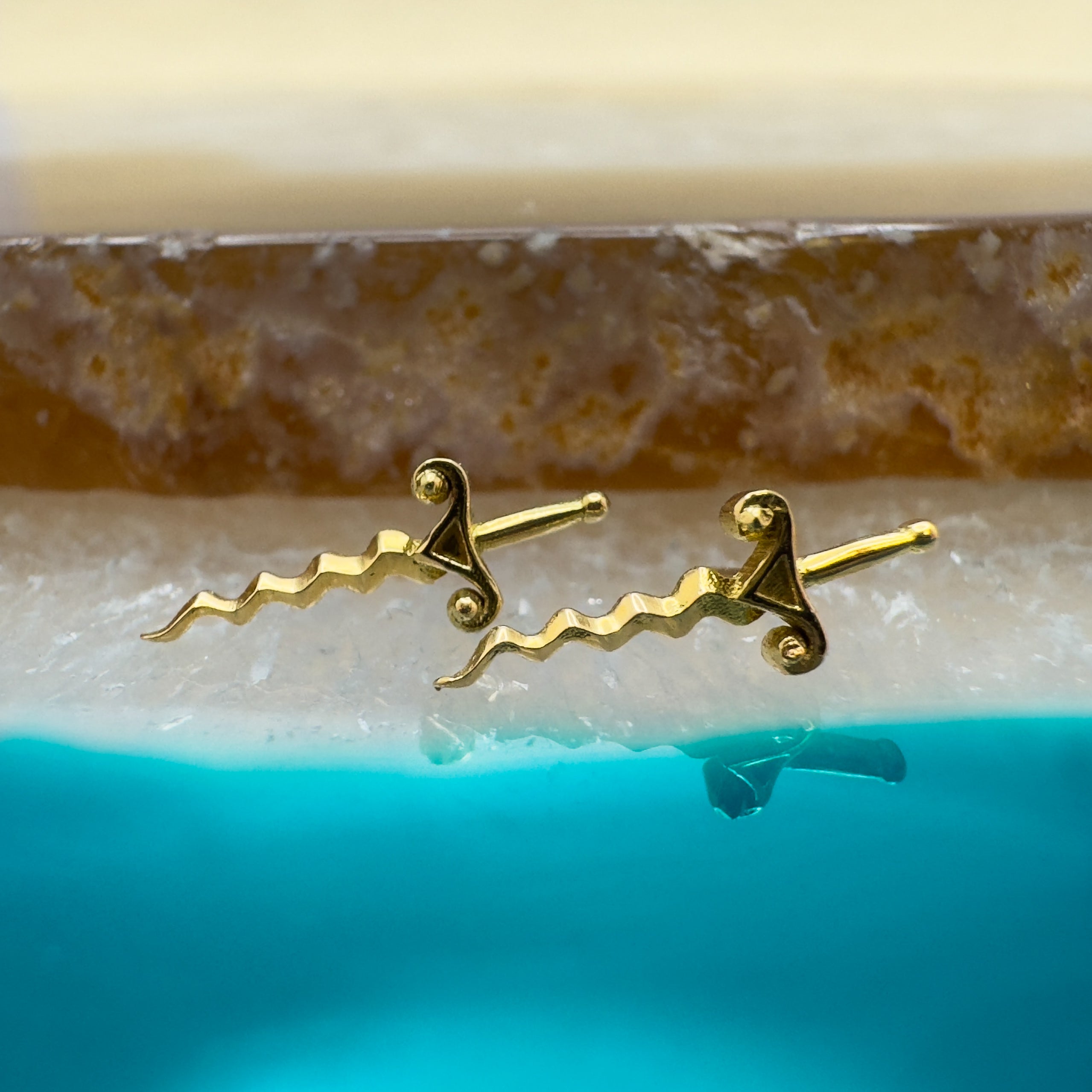 18K Wavy Dagger – Atomic Body Jewelry